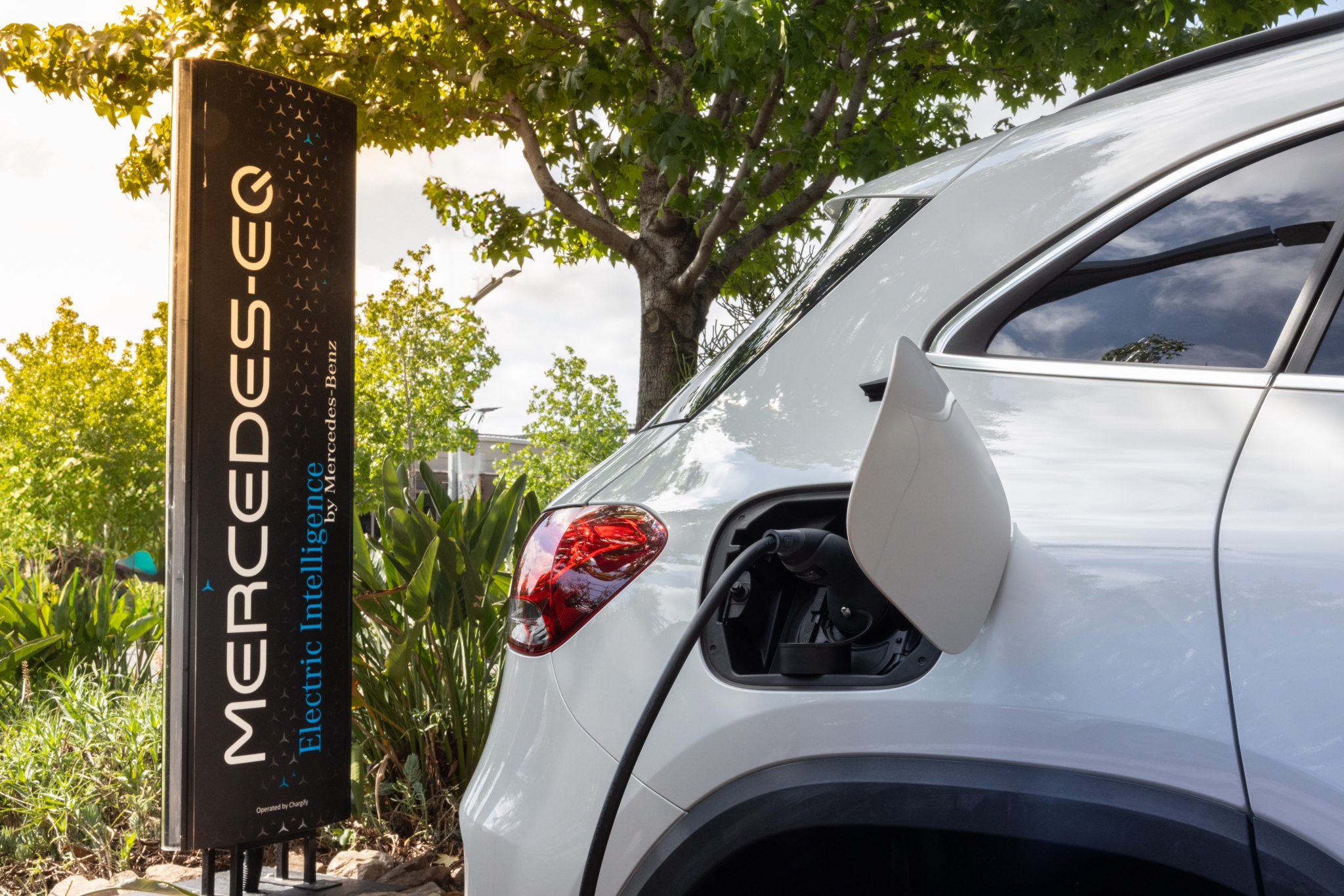 Mercedes invests R40m in SA’s EV network - That's My Car!